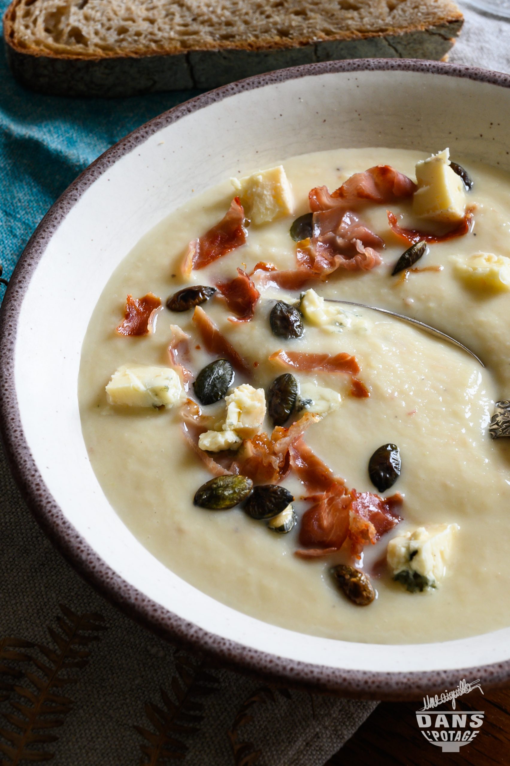 Soupe au chou et panais et son topping gourmand – Une aiguille dans l ...