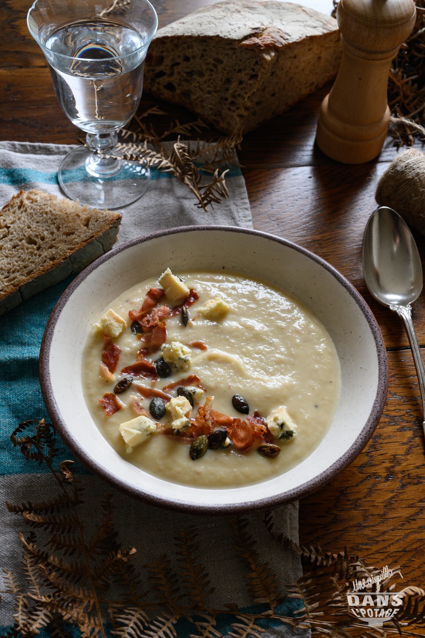 Soupe au chou et panais et son topping gourmand – Une aiguille dans l ...